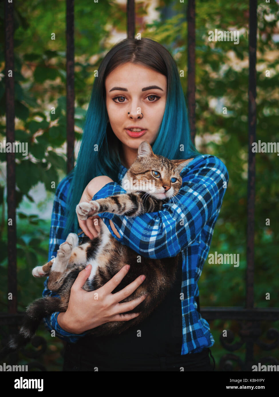 Piercing tunnel -Fotos und -Bildmaterial in hoher Auflösung – Alamy