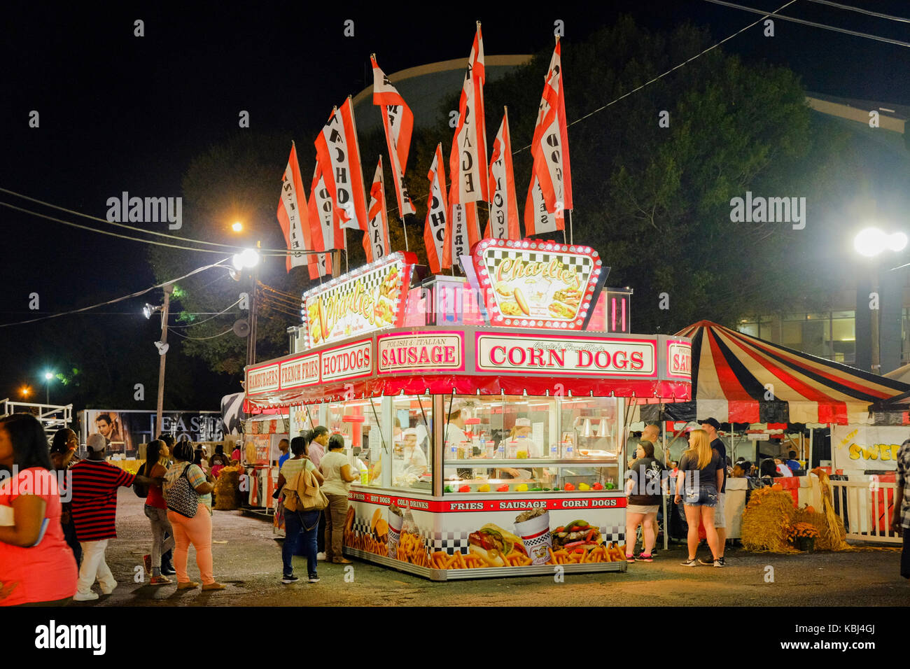 Karneval essen stehen -Fotos und -Bildmaterial in hoher Auflösung – Alamy