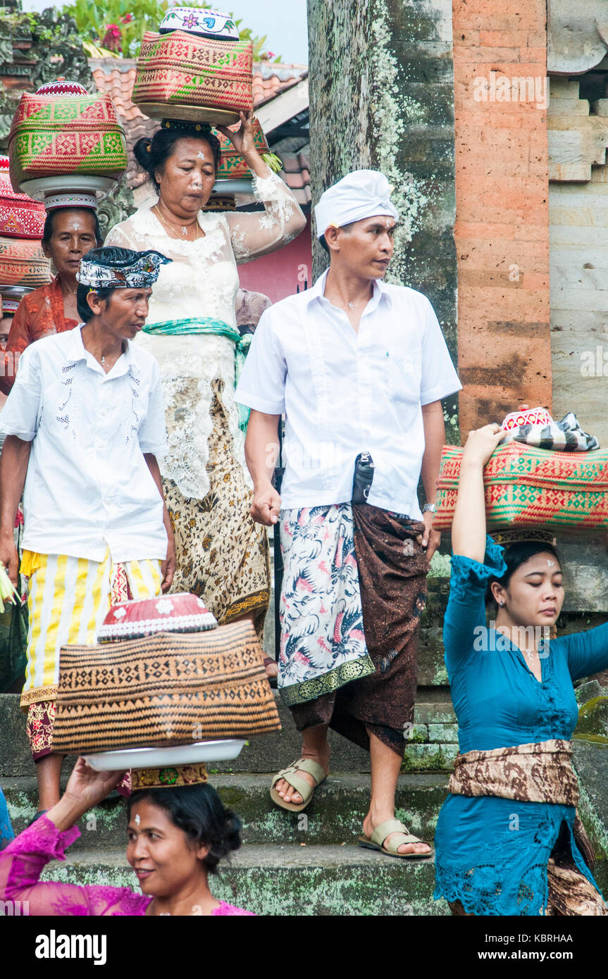 Ubud bali temple offerings -Fotos und -Bildmaterial in hoher Auflösung ...