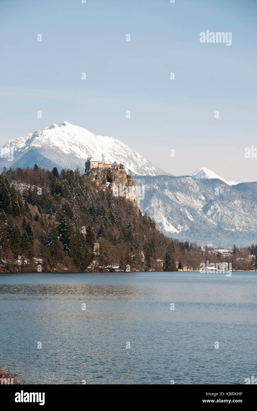 Die Burg von Bled über dem See im Winter, Slowenien Stockfotografie - Alamy