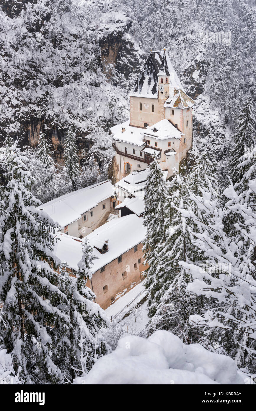 Heiligtum von san romedio -Fotos und -Bildmaterial in hoher Auflösung ...