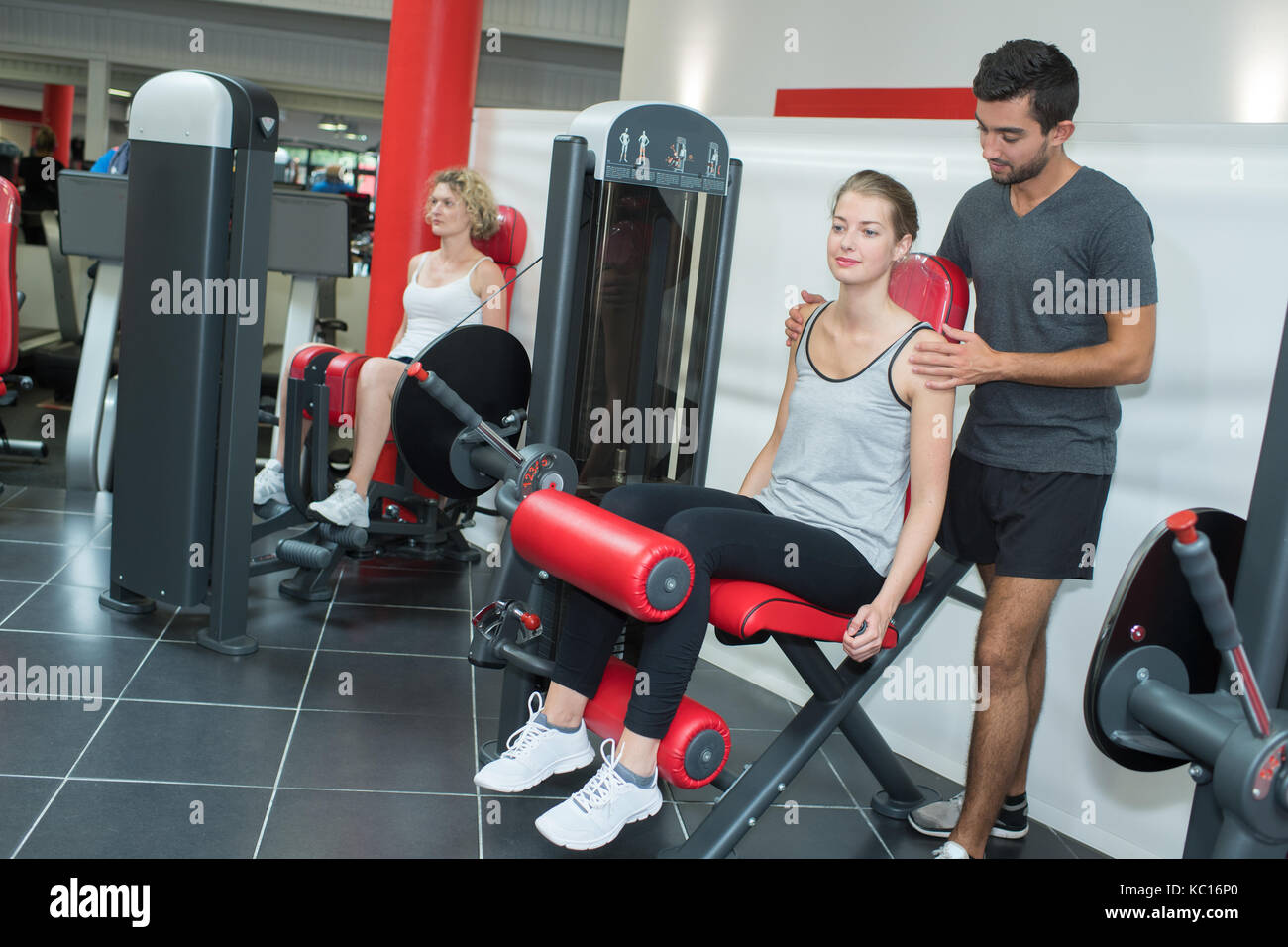 Die richtige Haltung für Bein anheben Stockfotografie - Alamy