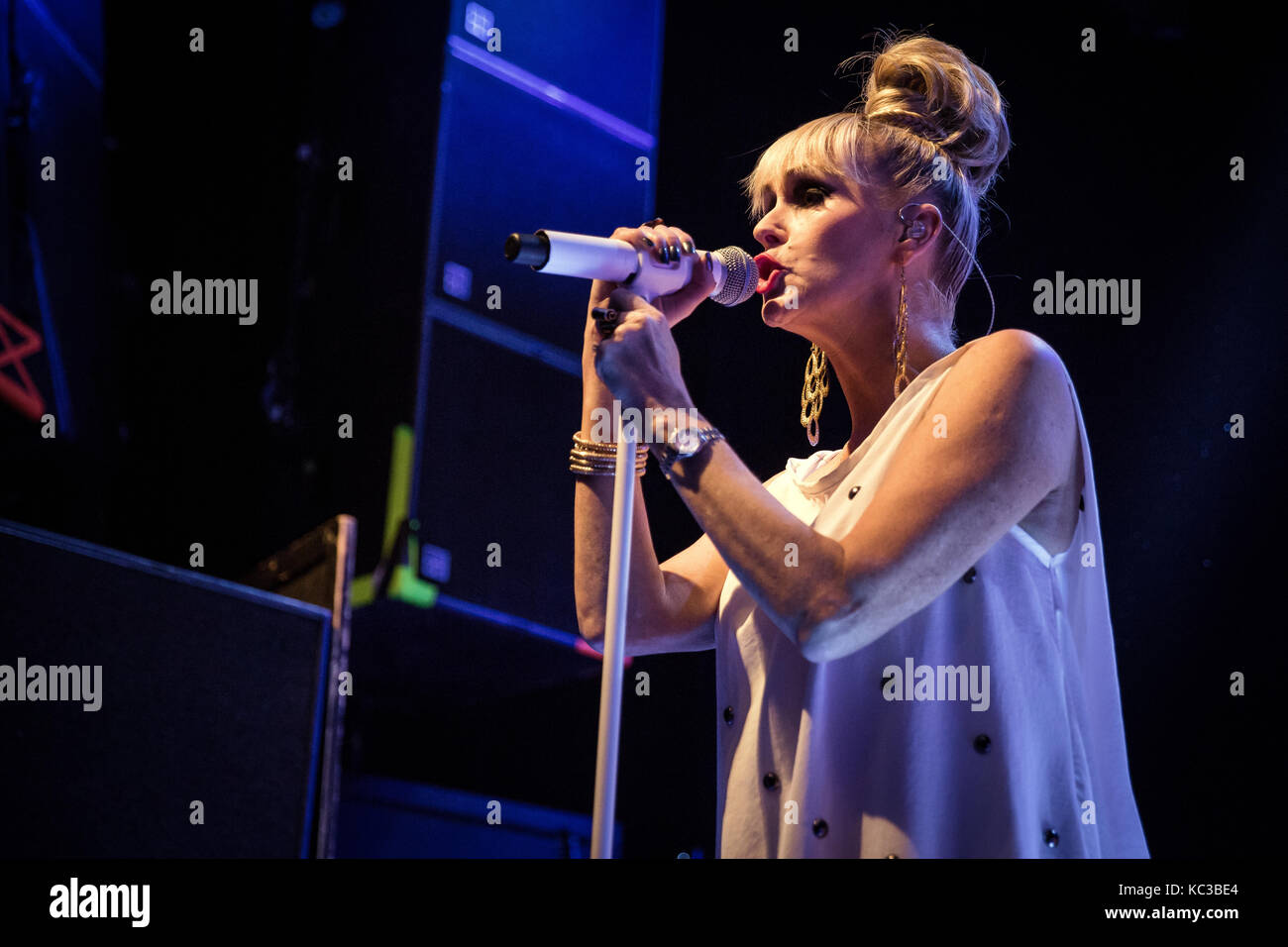 Die Englische elektronische New-Wave-Band The Human League führt ein ...