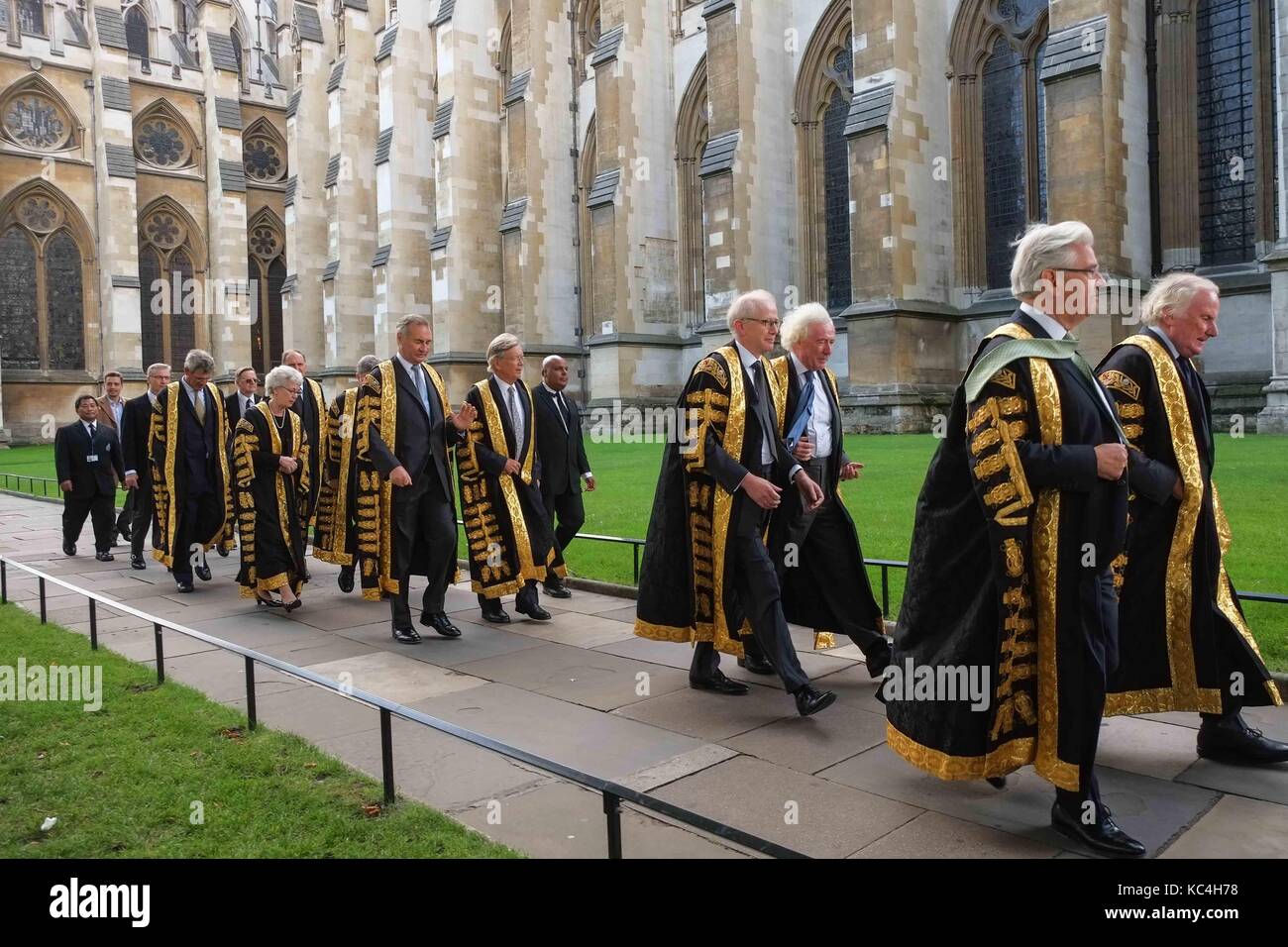 London, Großbritannien. 2. Okt 2017. Richter des Supreme Court zu Fuß ...