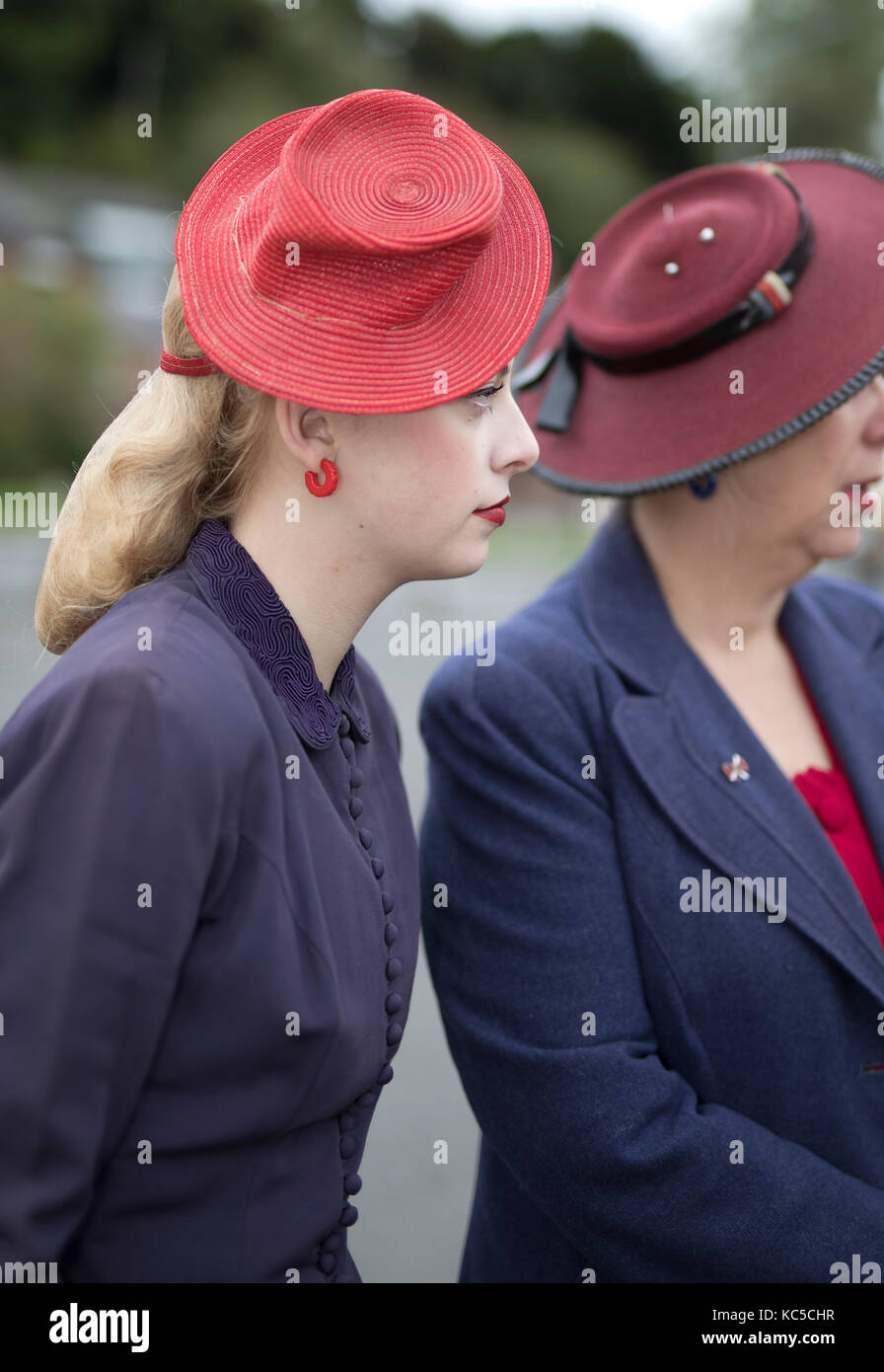 1940er jahre kleid -Fotos und -Bildmaterial in hoher Auflösung – Alamy