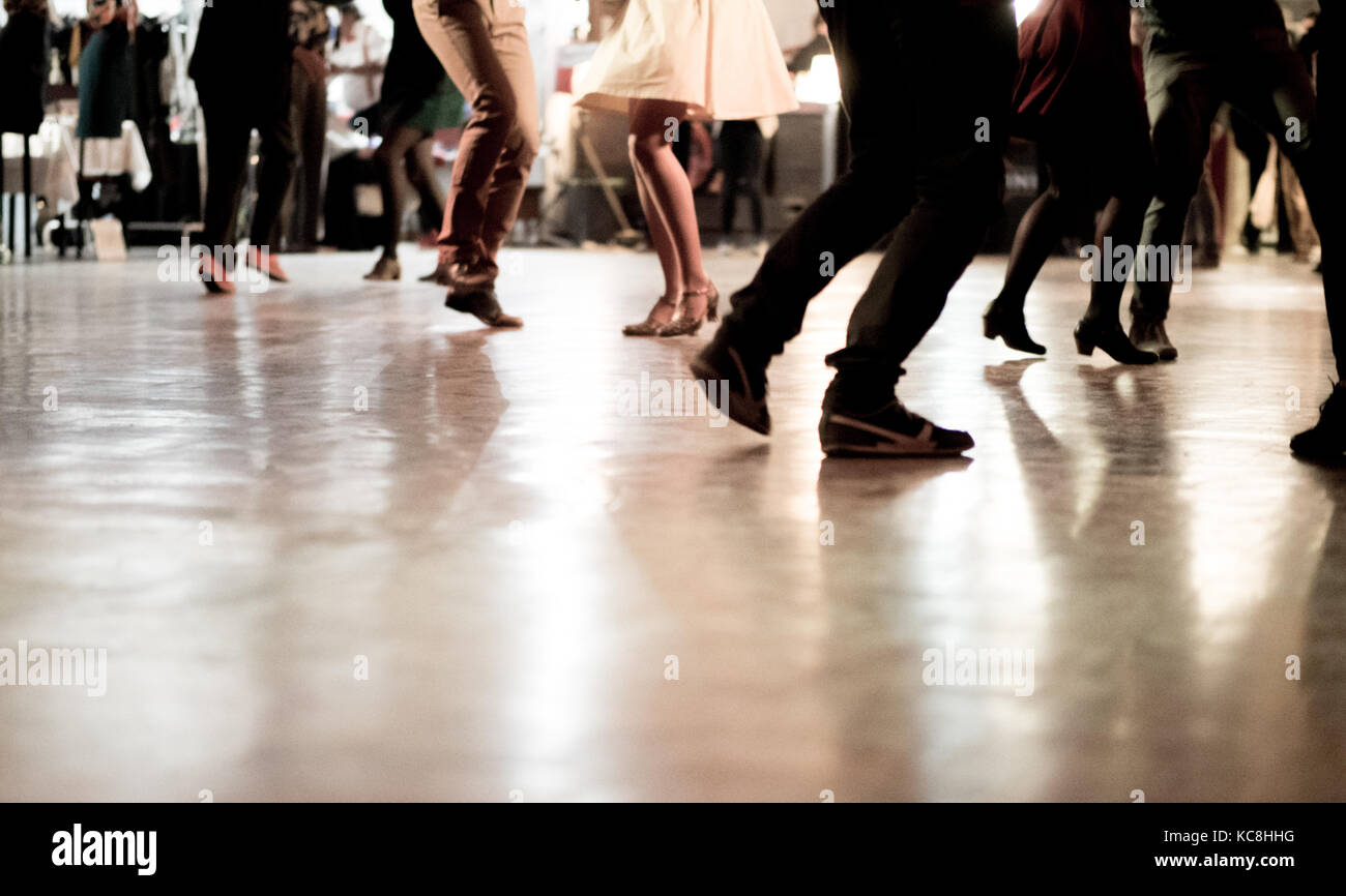 Tanzschritte walzer -Fotos und -Bildmaterial in hoher Auflösung – Alamy
