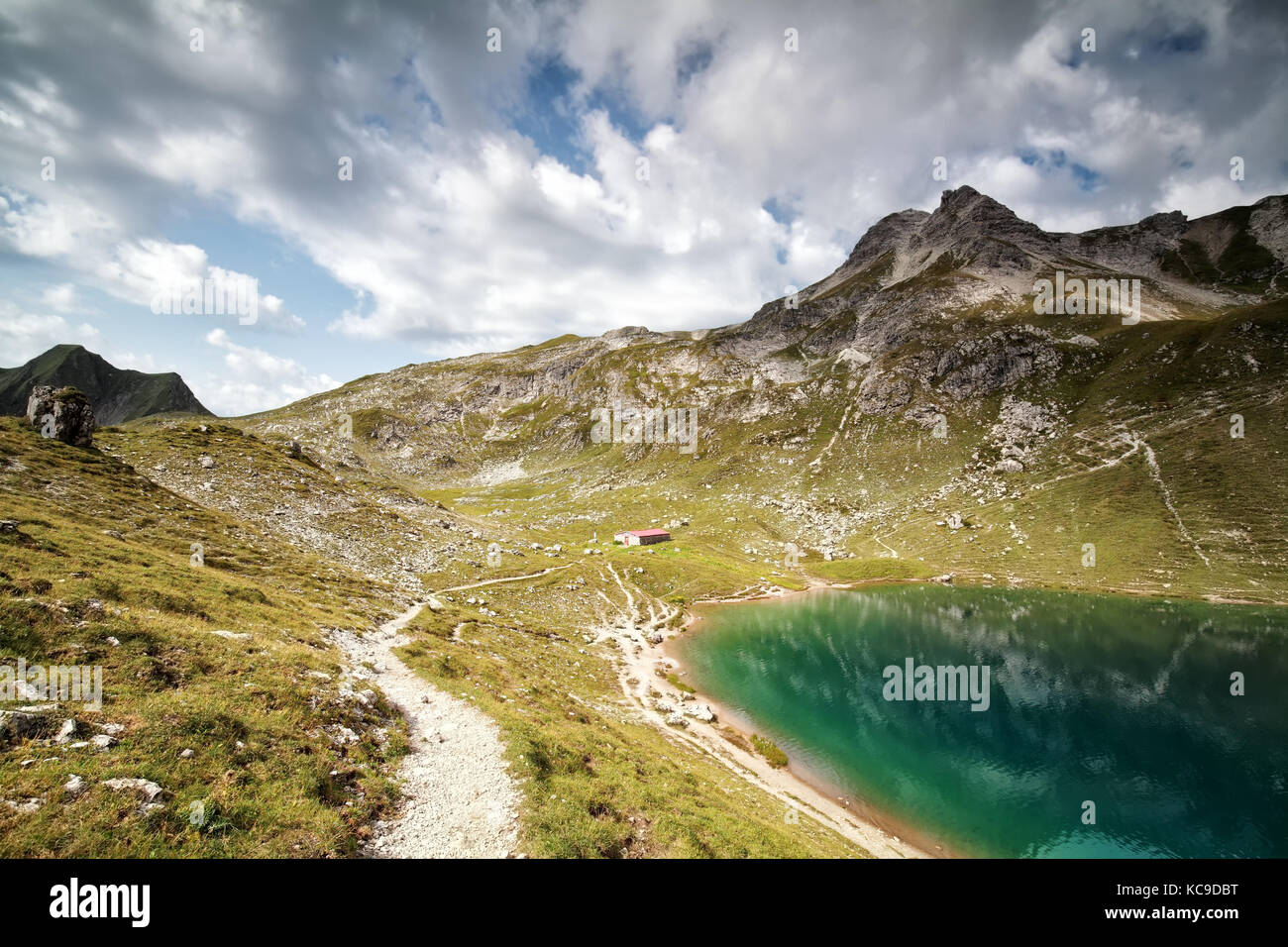 Alpensee im sommer -Fotos und -Bildmaterial in hoher Auflösung – Alamy