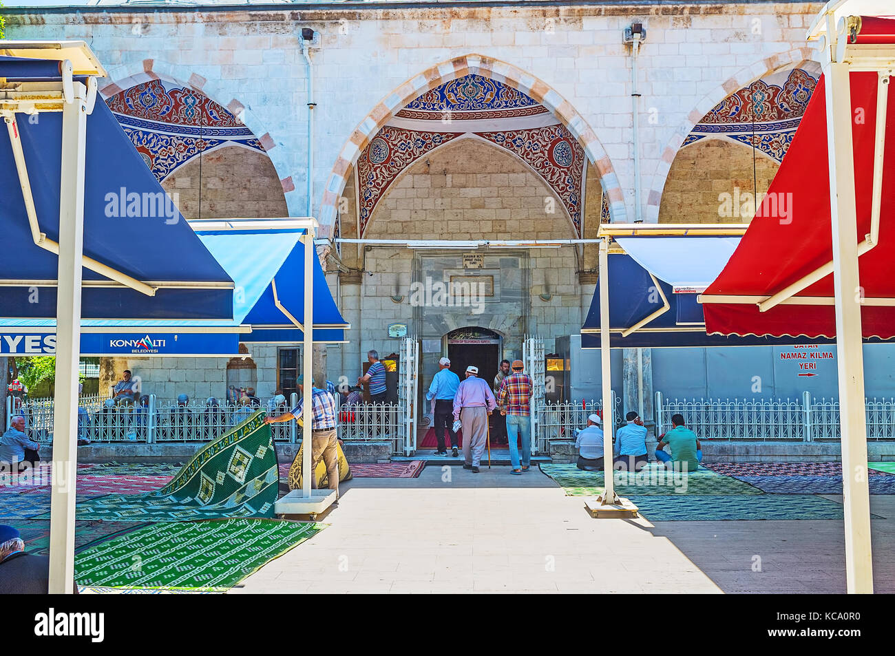 Antalya, Türkei - 13. Mai 2017: Die Muslime, die Murat Pascha Moschee ...