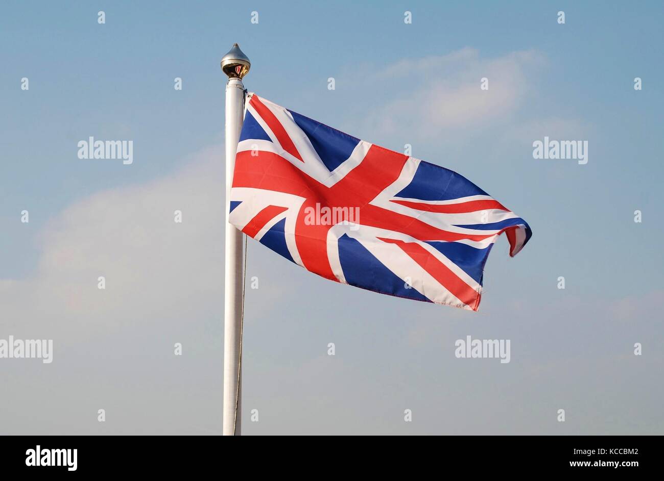 Flatternder union jack -Fotos und -Bildmaterial in hoher Auflösung – Alamy
