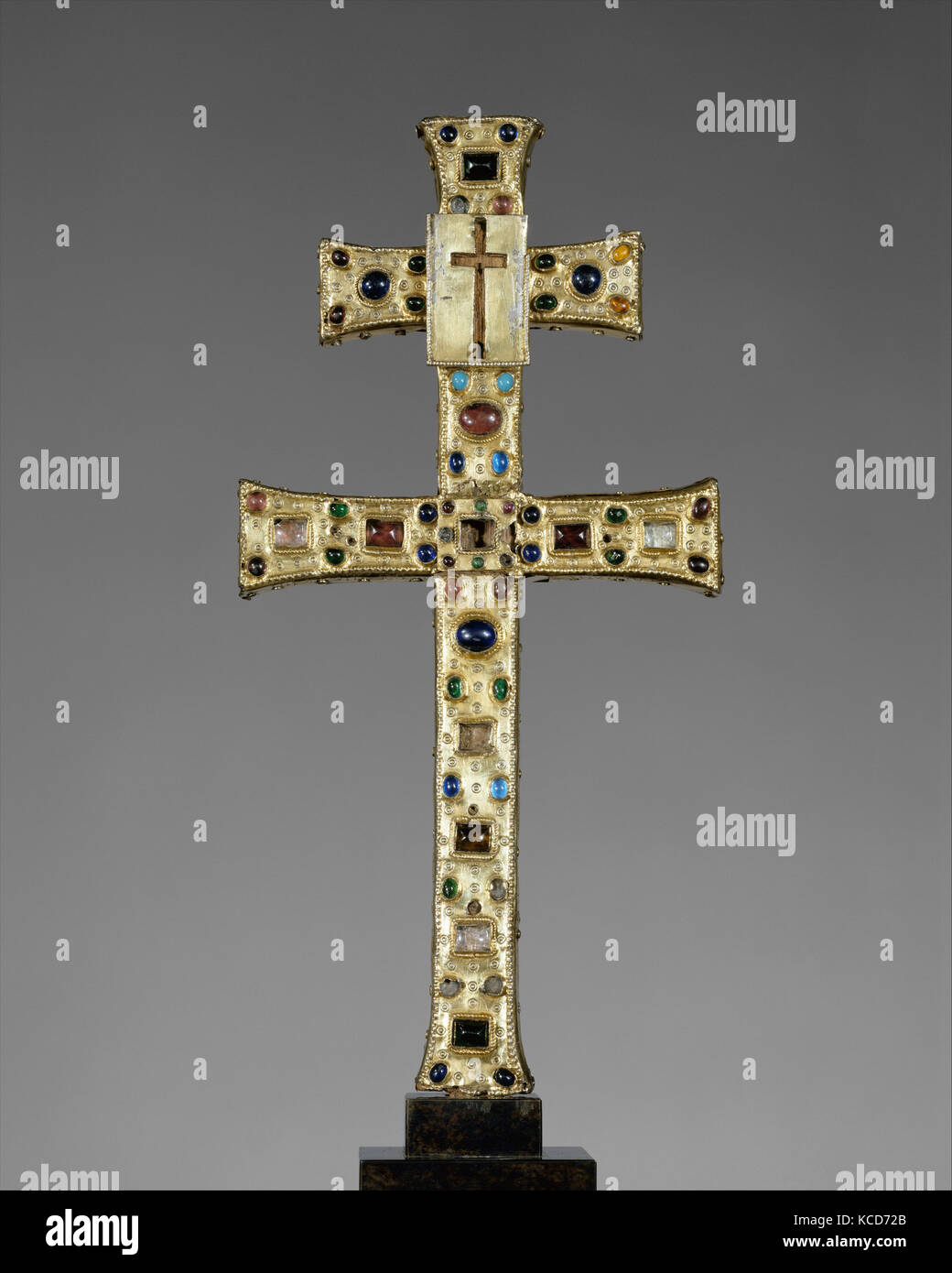 Kreuzreliquiar des heiligen kreuzes -Fotos und -Bildmaterial in hoher Auflösung – Alamy