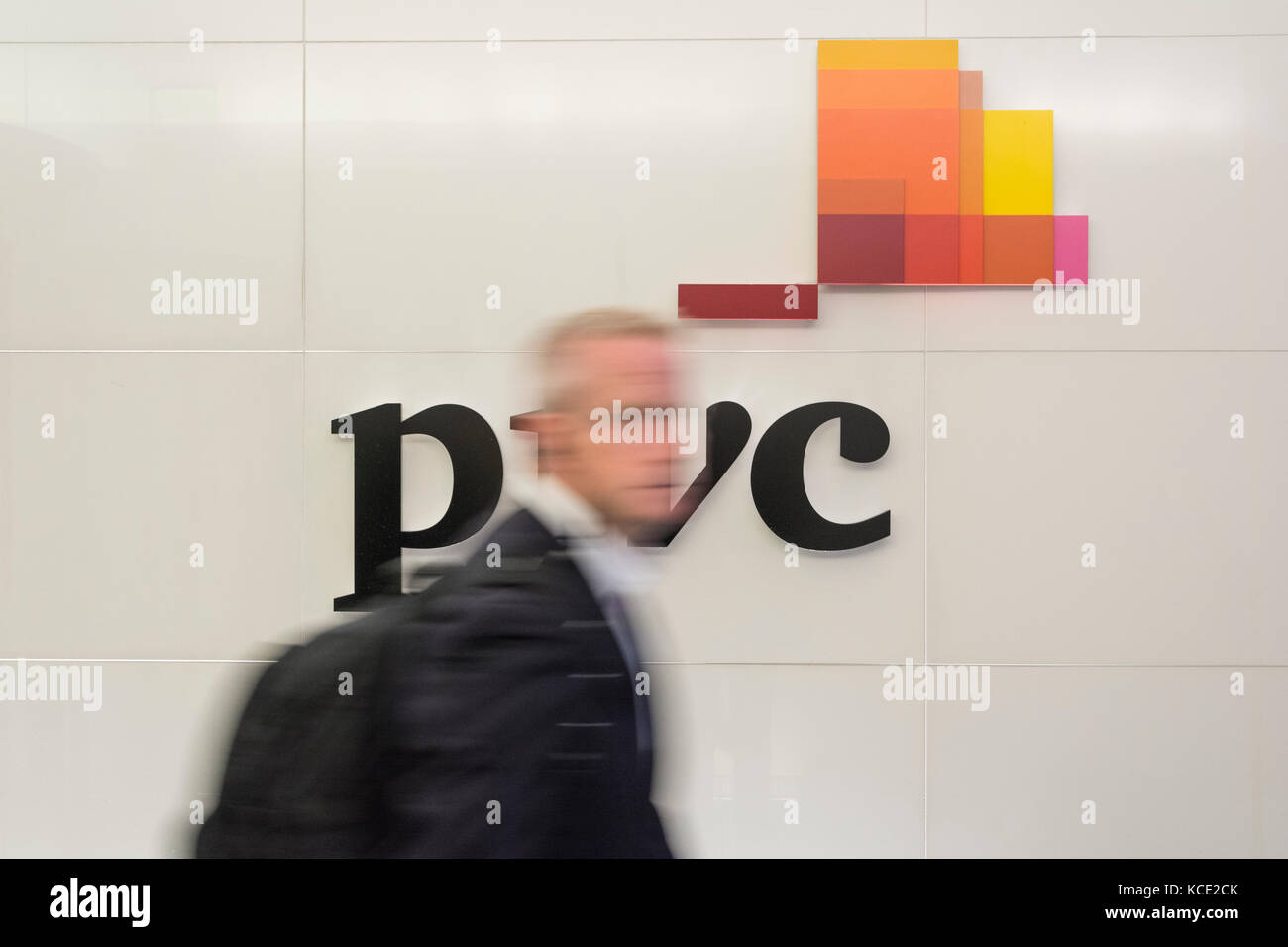 Pricewaterhousecoopers pwc bürogebäude -Fotos und -Bildmaterial in ...