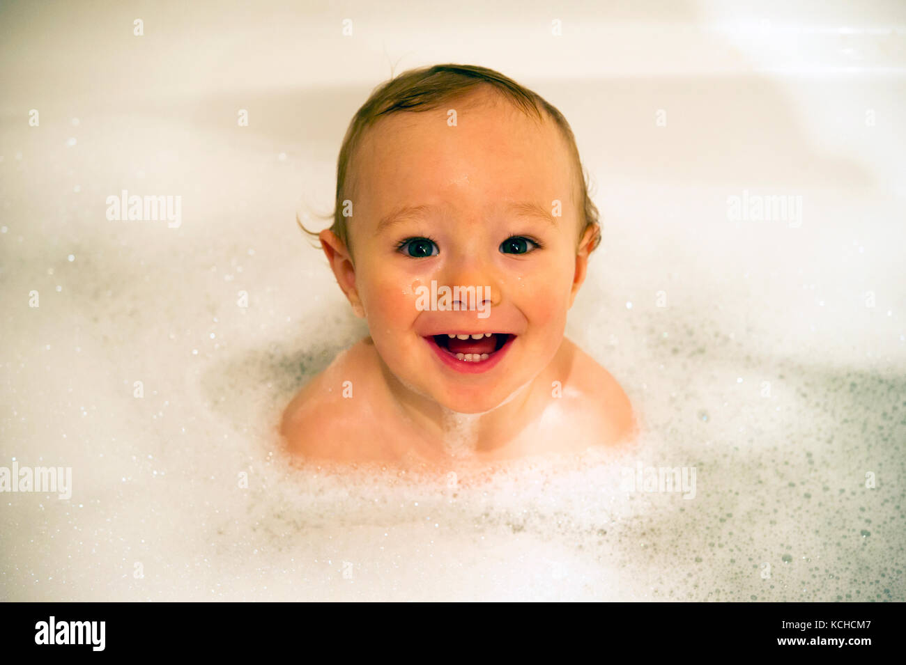 Kind in wanne Stockfotos und -bilder Kaufen - Alamy