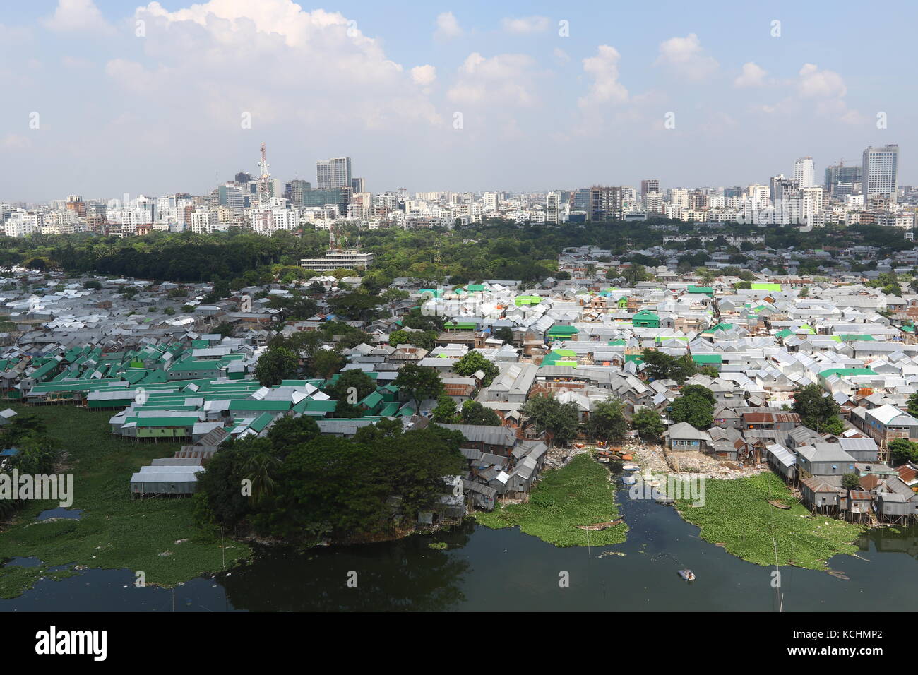 Eine Ansicht von Korail Slum, einem der größten Slums in Gulshan ...