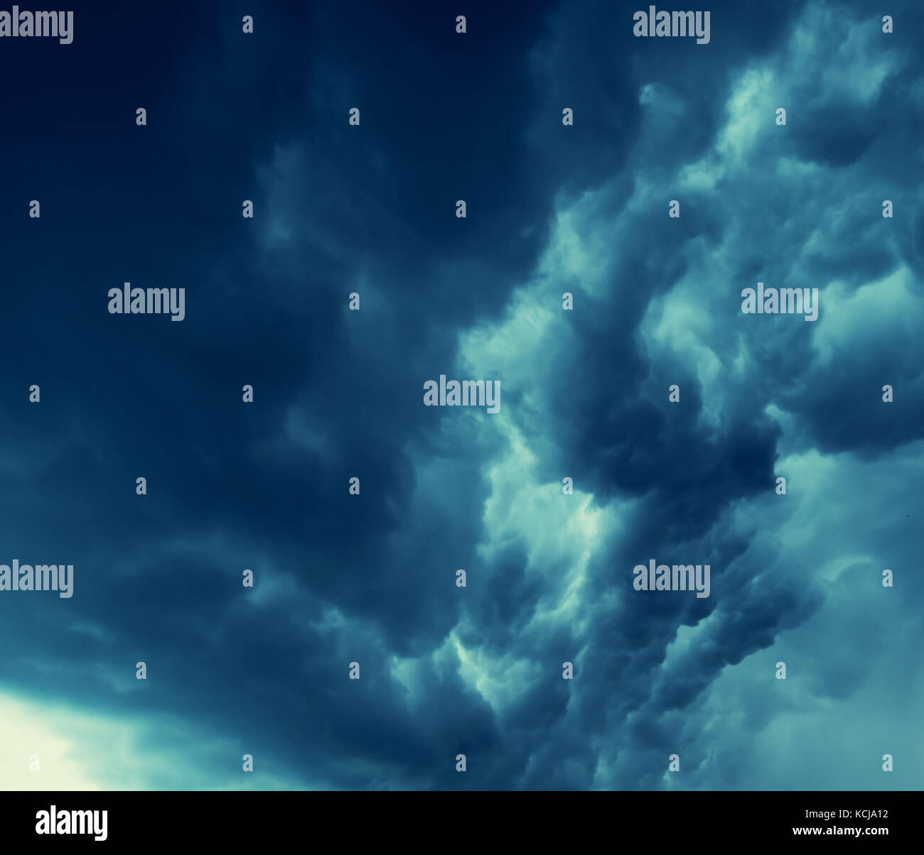 Der wind und regen -Fotos und -Bildmaterial in hoher Auflösung – Alamy