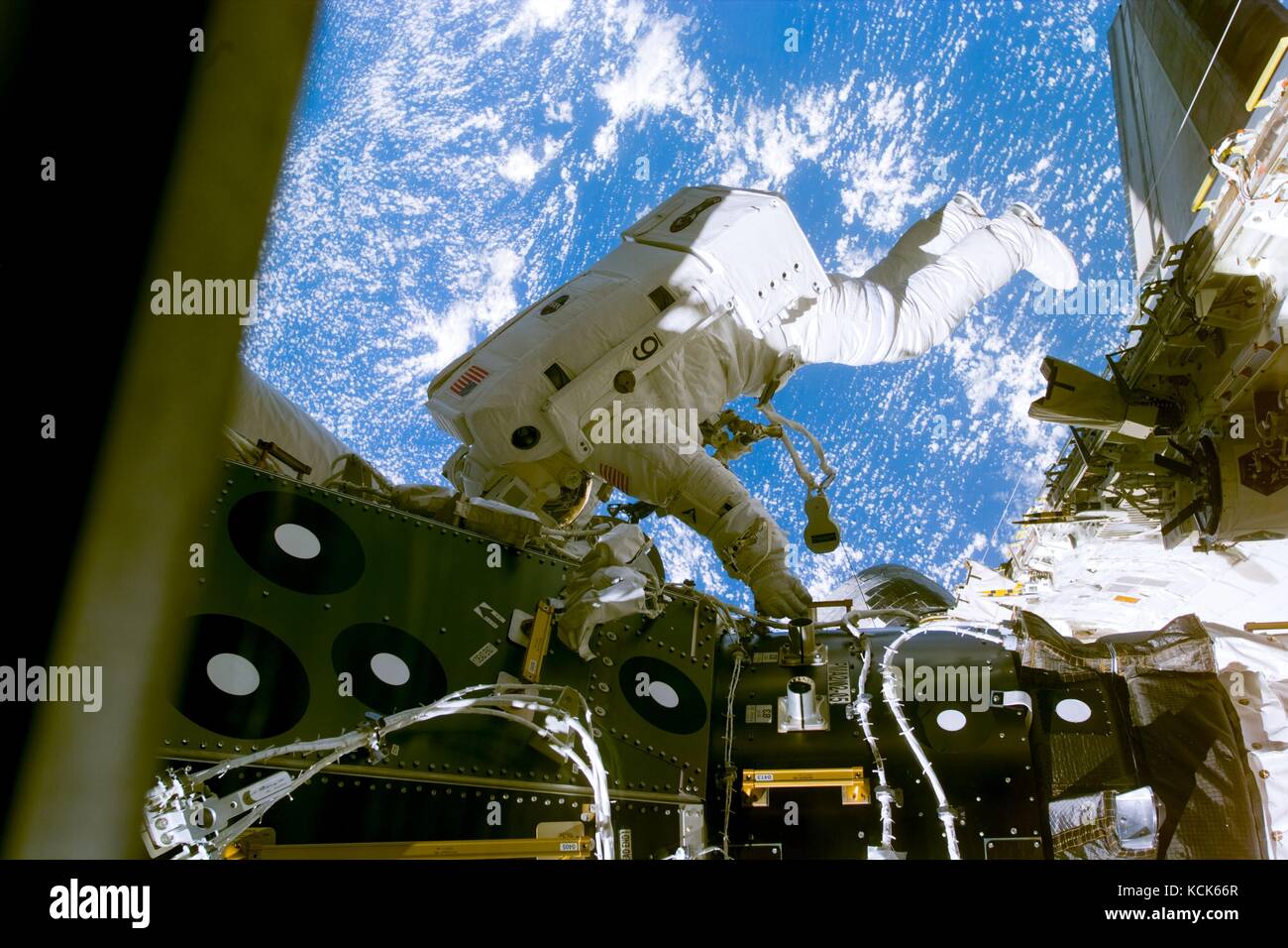 Sts 88 crew foto -Fotos und -Bildmaterial in hoher Auflösung – Alamy