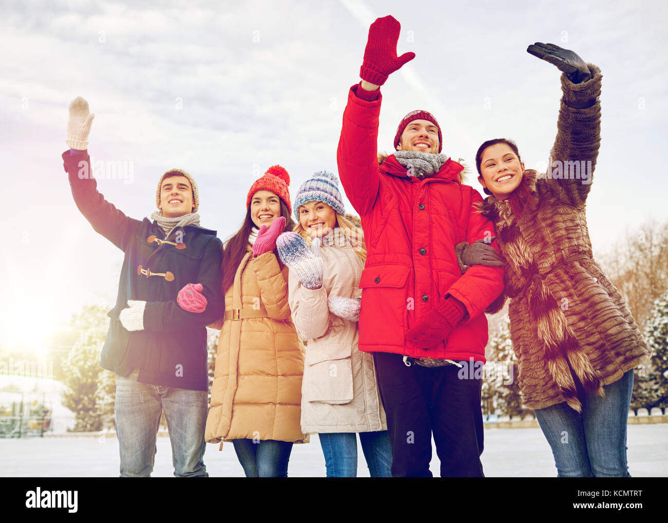 Waving hand -Fotos und -Bildmaterial in hoher Auflösung – Alamy