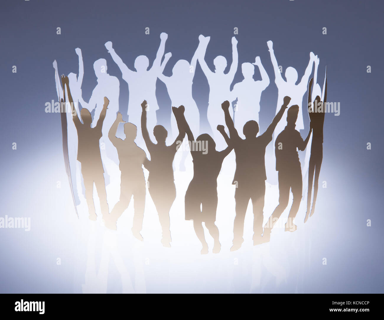 Jubelnde Menge Gruppe Silhouette Stockfotos und -bilder Kaufen - Alamy