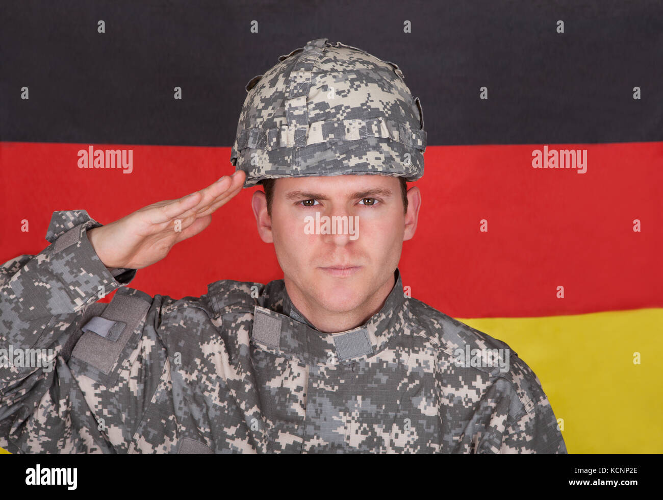 Salutierende veteranen -Fotos und -Bildmaterial in hoher Auflösung – Alamy