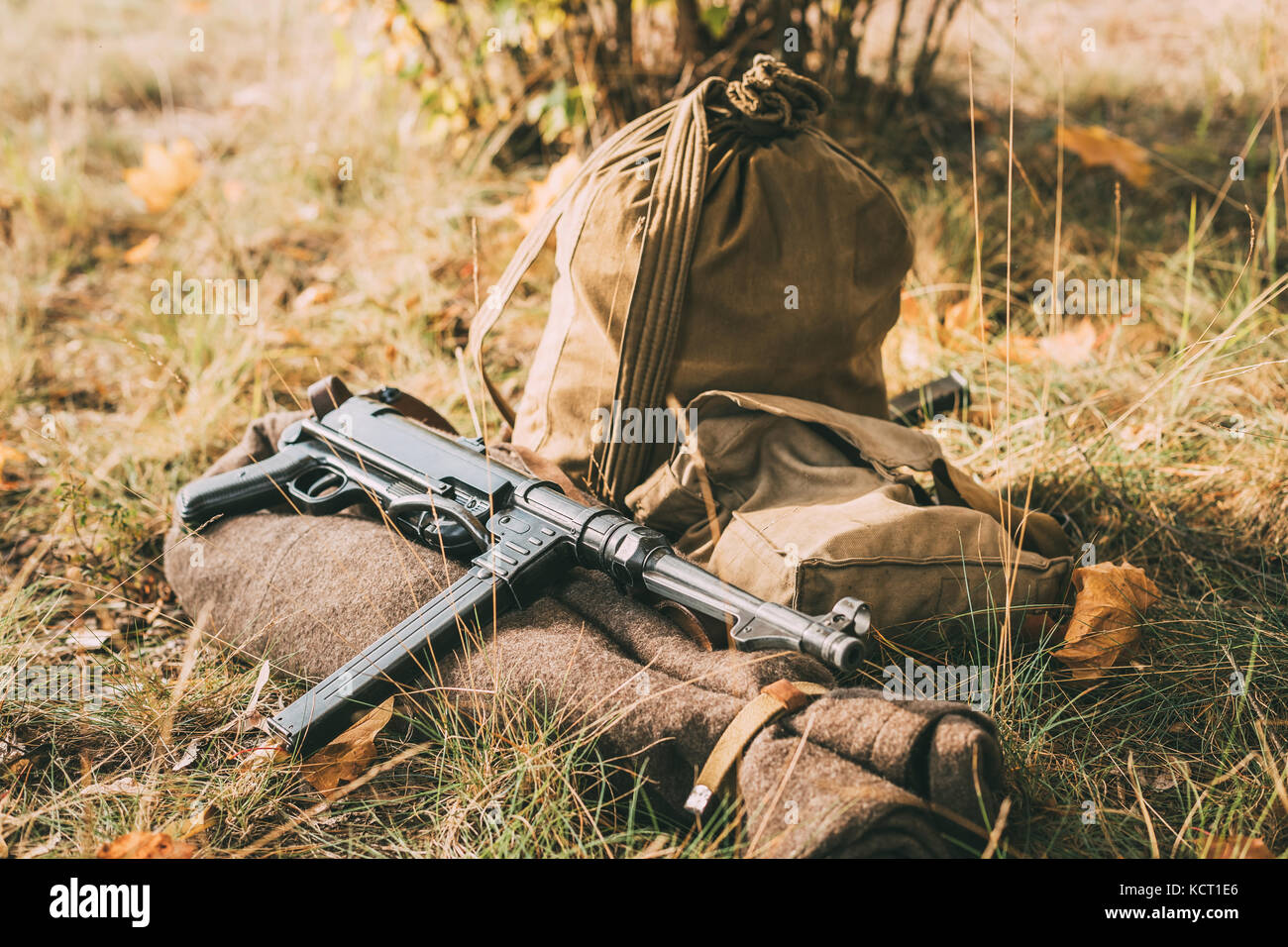 Deutsche Wehrmacht Maschinenpistole des zweiten Weltkriegs MP 40 am ...