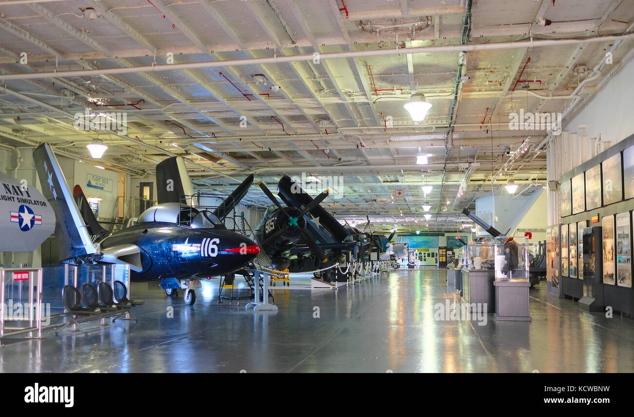 Deck des yorktown flugzeugträgers -Fotos und -Bildmaterial in hoher ...