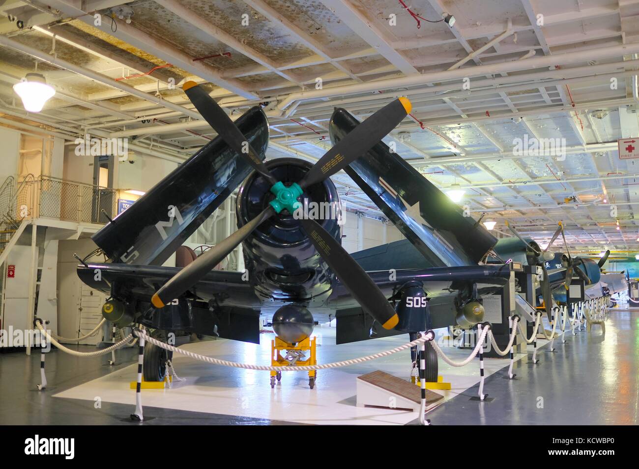 Deck des yorktown flugzeugträgers -Fotos und -Bildmaterial in hoher ...