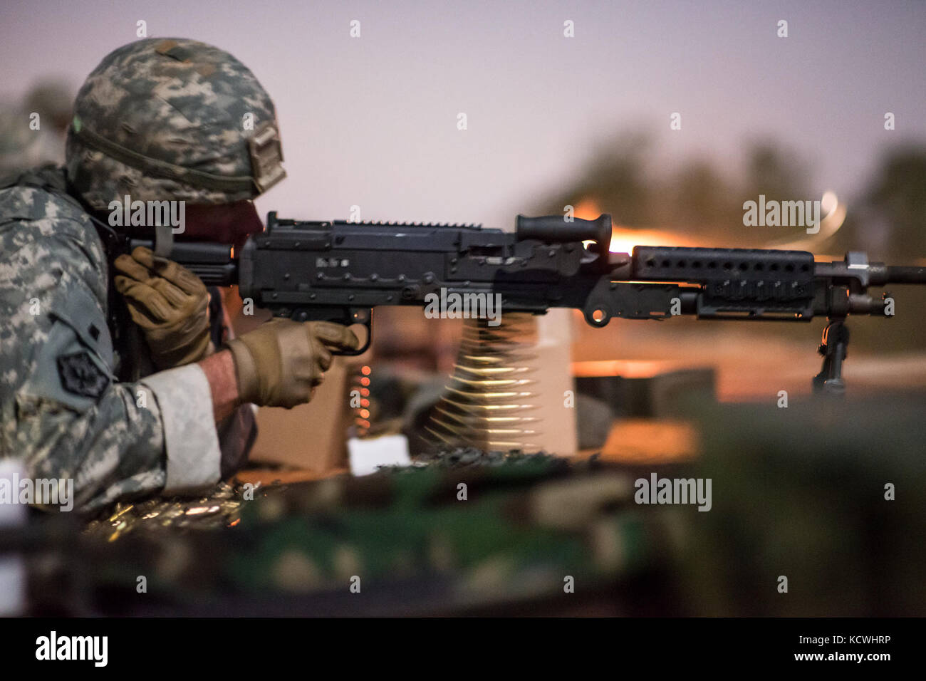 M249 machine gun guard -Fotos und -Bildmaterial in hoher Auflösung – Alamy