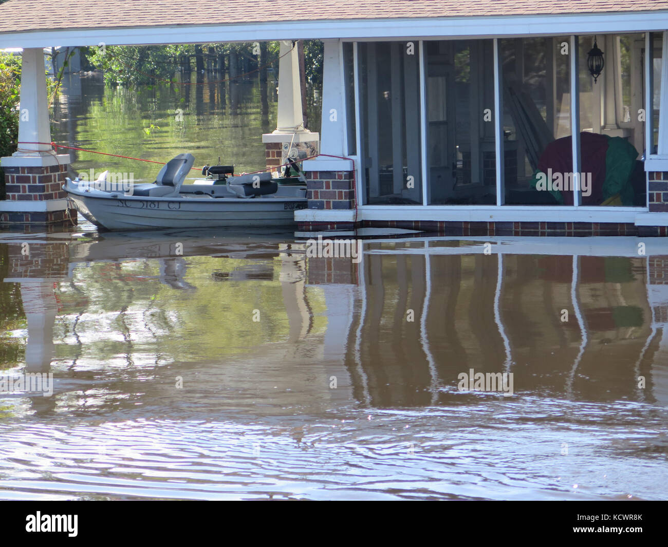 Mitglieder der South Carolina National Guard eine Umfrage von Nichols ...