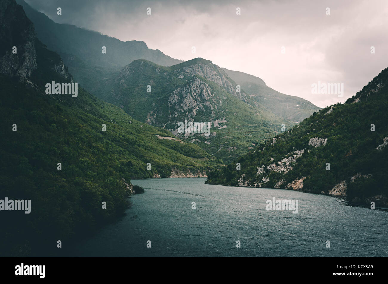 Koman see -Fotos und -Bildmaterial in hoher Auflösung – Alamy