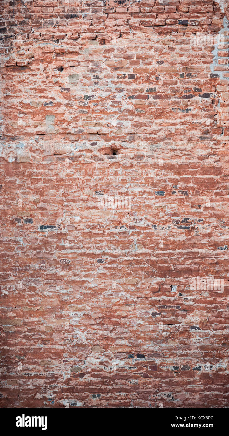 Bricks broken wall -Fotos und -Bildmaterial in hoher Auflösung – Alamy