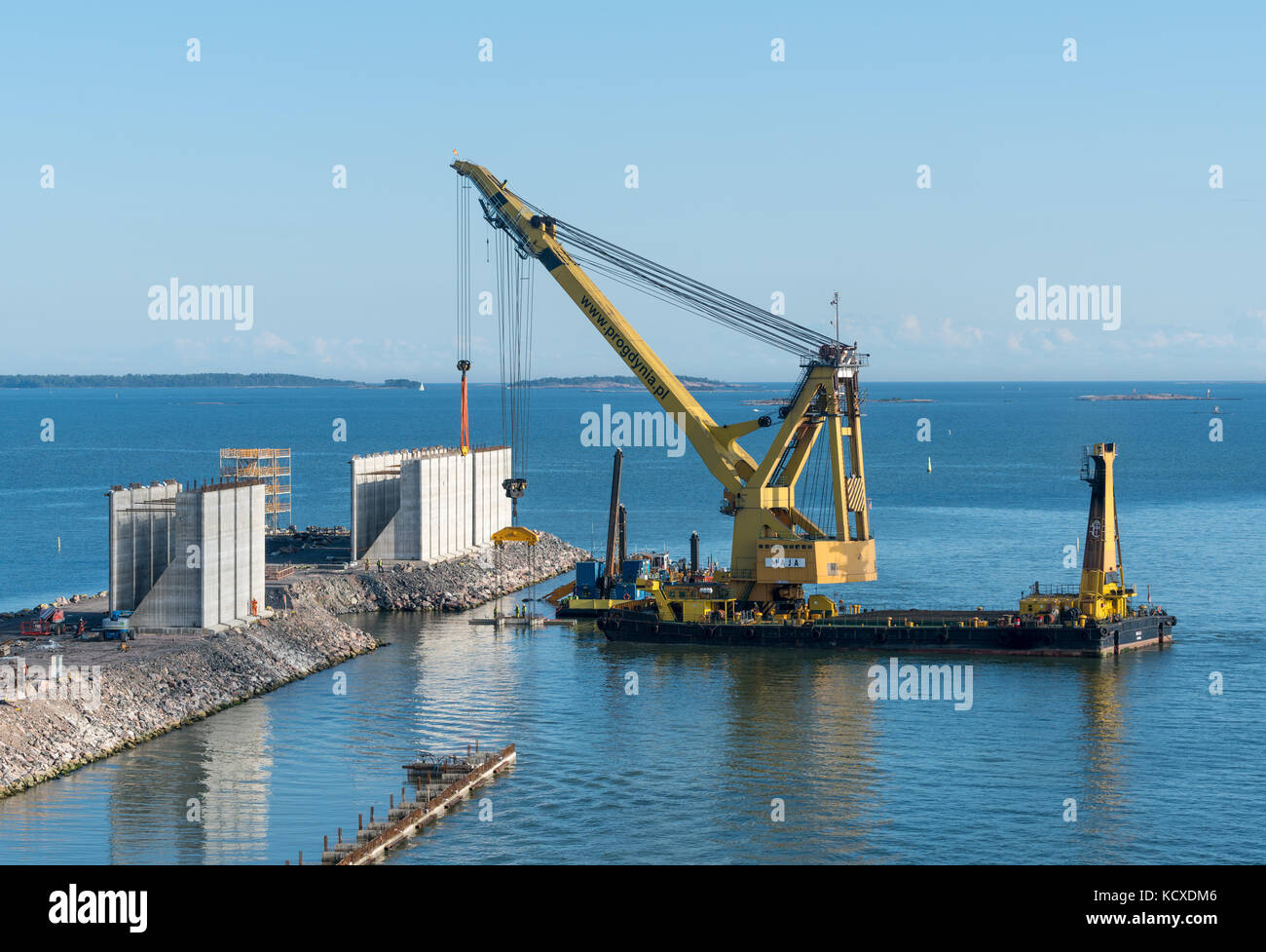 Schwimmkran oder kranschiff -Fotos und -Bildmaterial in hoher Auflösung ...