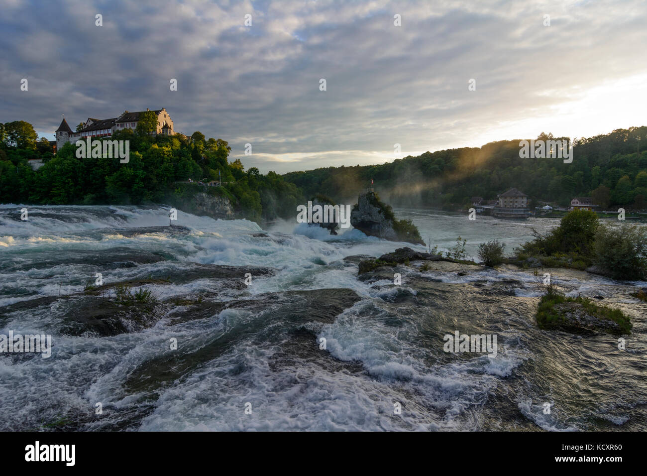 Rheinfall (Rheinfall) Wasserfall, Schloss Schloss Laufen, Neuhausen am Rheinfall, Schaffhausen ...