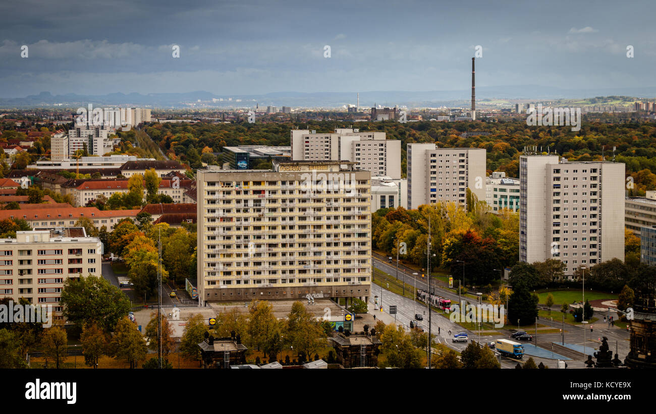 Blick auf die Stadt Dresden im Osten Deutschlands auf einen stürmischen ...
