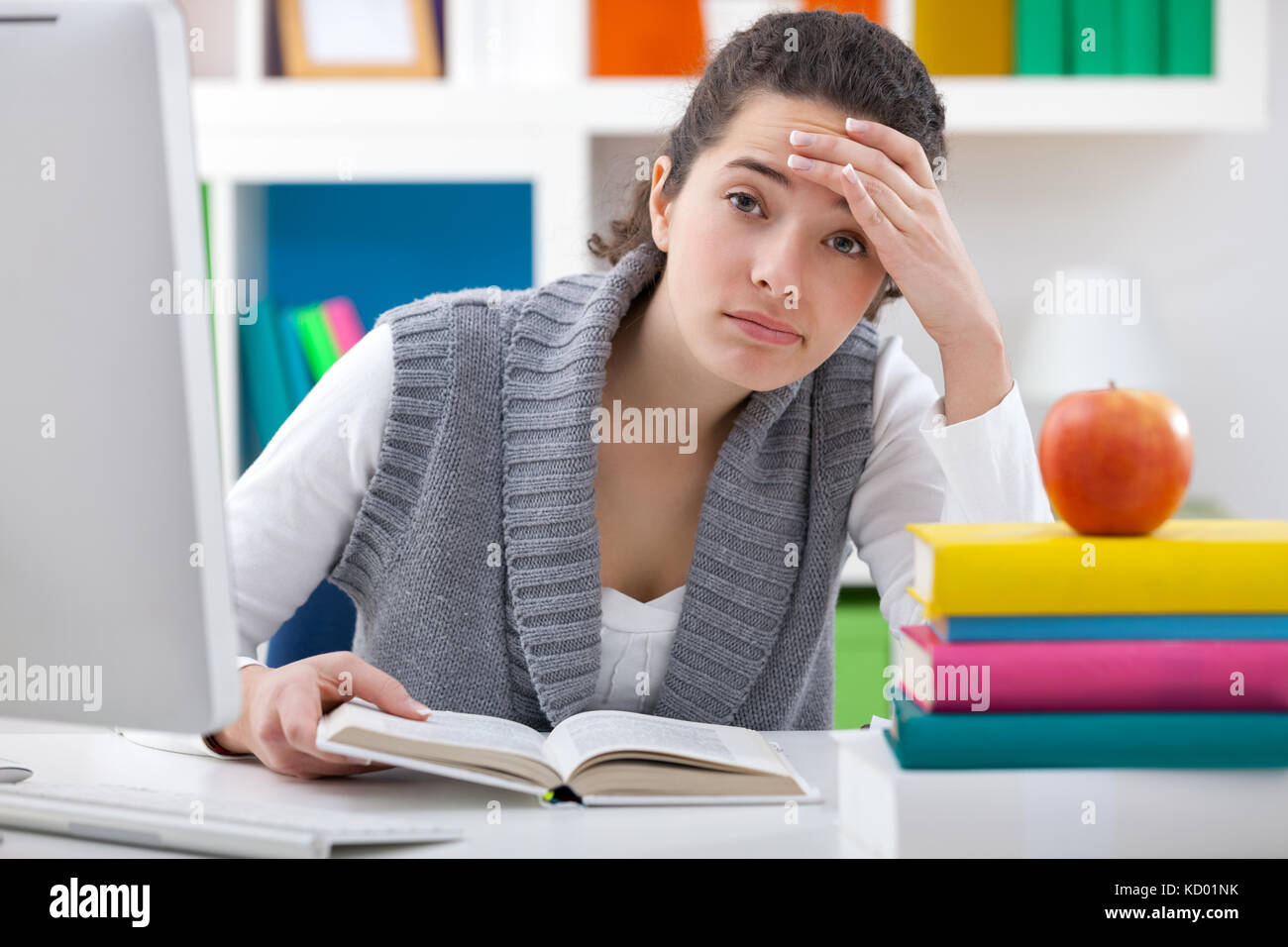 Frustriertes schulkind -Fotos und -Bildmaterial in hoher Auflösung – Alamy