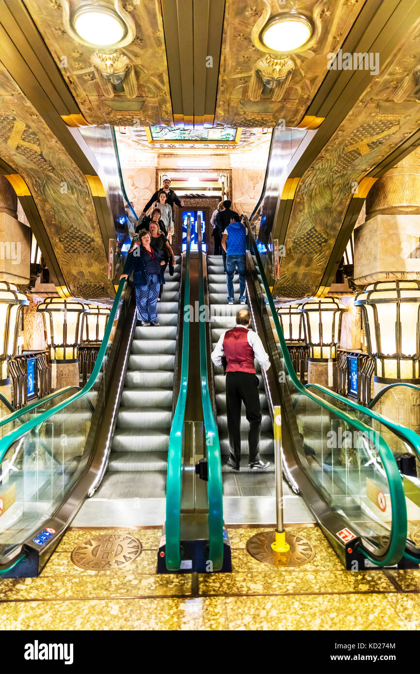 Fahrtreppe, mit Rolltreppe, Menschen mit Rolltreppe, Reitferien ...