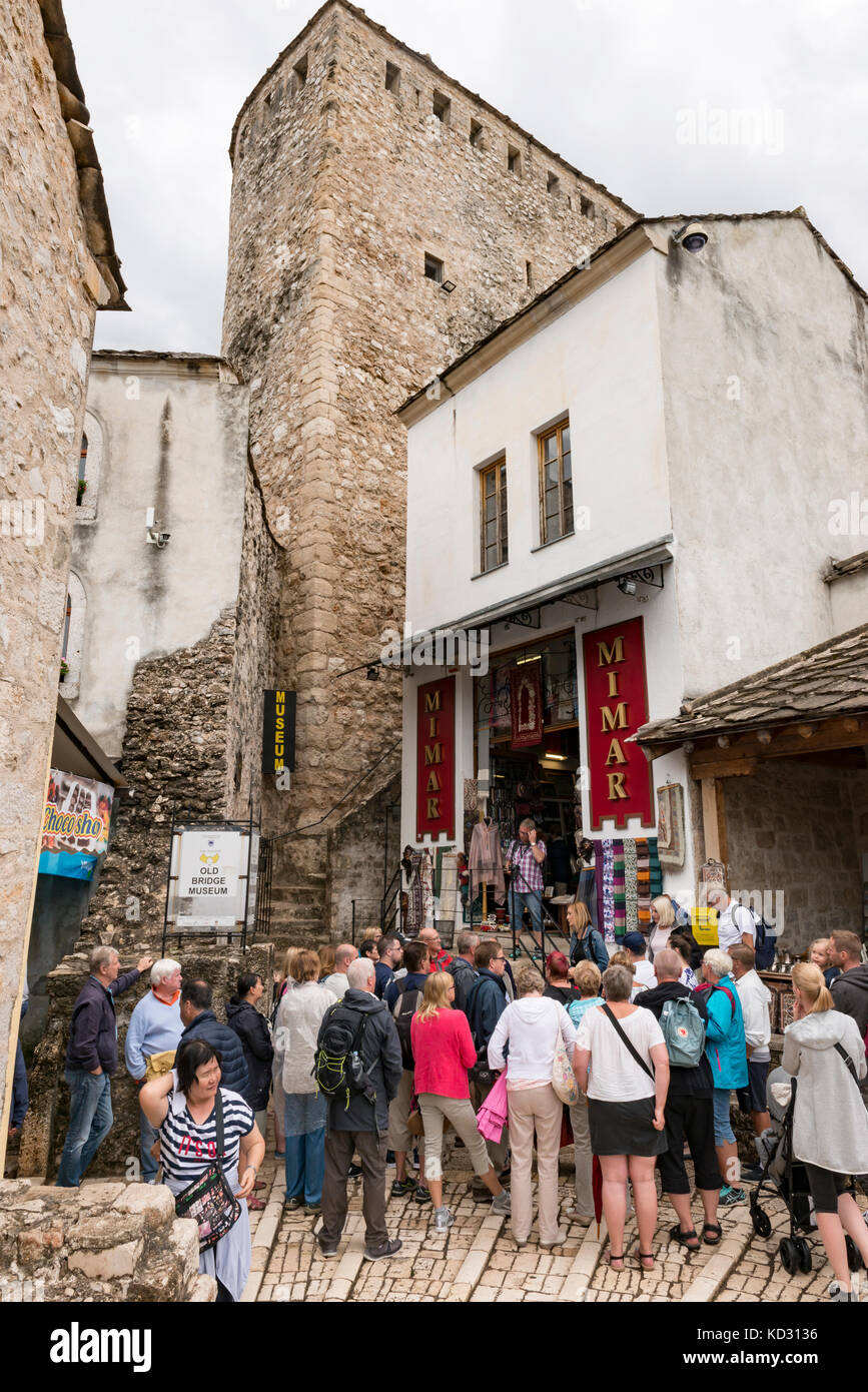 Mostar bosnia tourists -Fotos und -Bildmaterial in hoher Auflösung – Alamy
