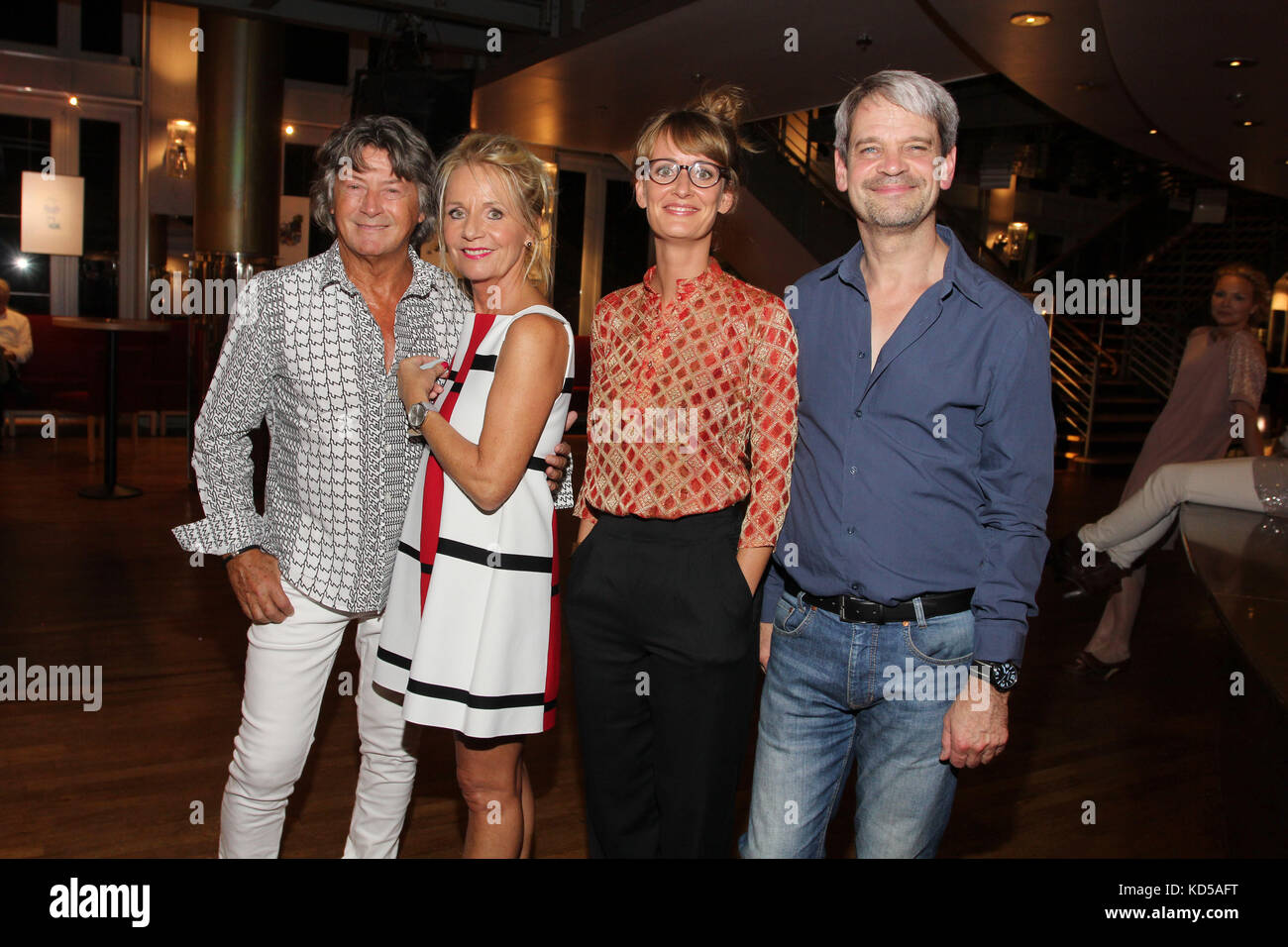 Premiere' als ob es regnen wuerde" an der Komödie Winterhuder Fährhaus ...