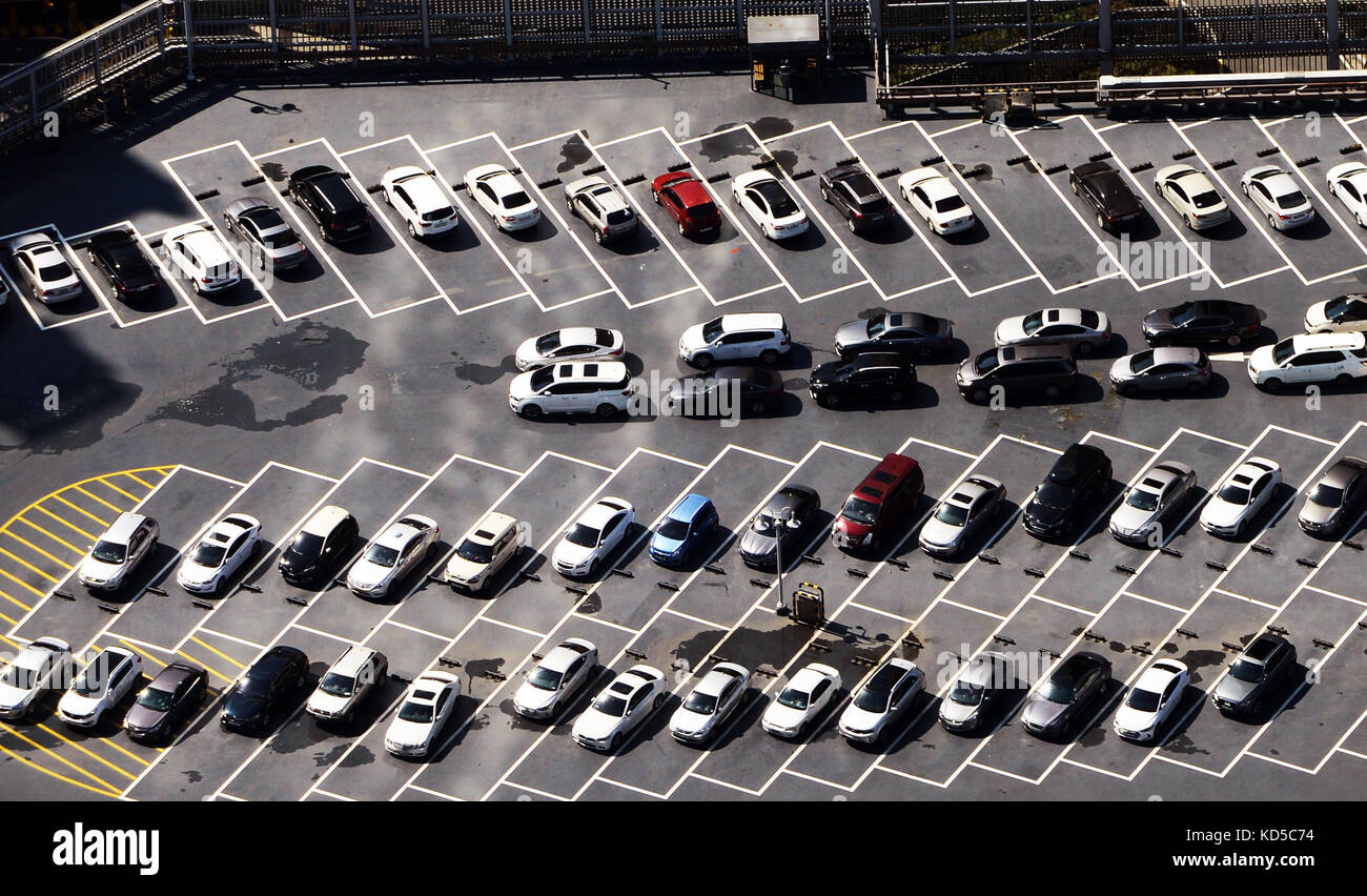 Aerial view parking lot -Fotos und -Bildmaterial in hoher Auflösung – Alamy