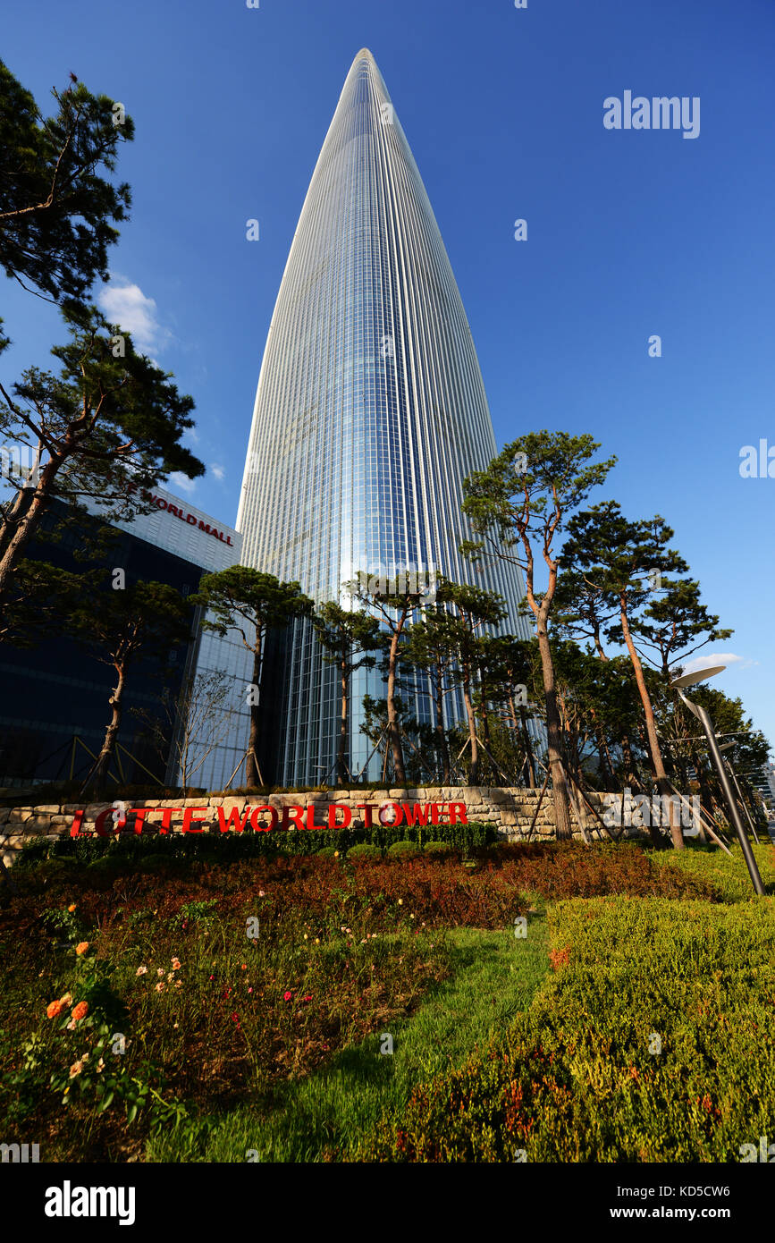 Lotte world tower in seoul -Fotos und -Bildmaterial in hoher Auflösung ...
