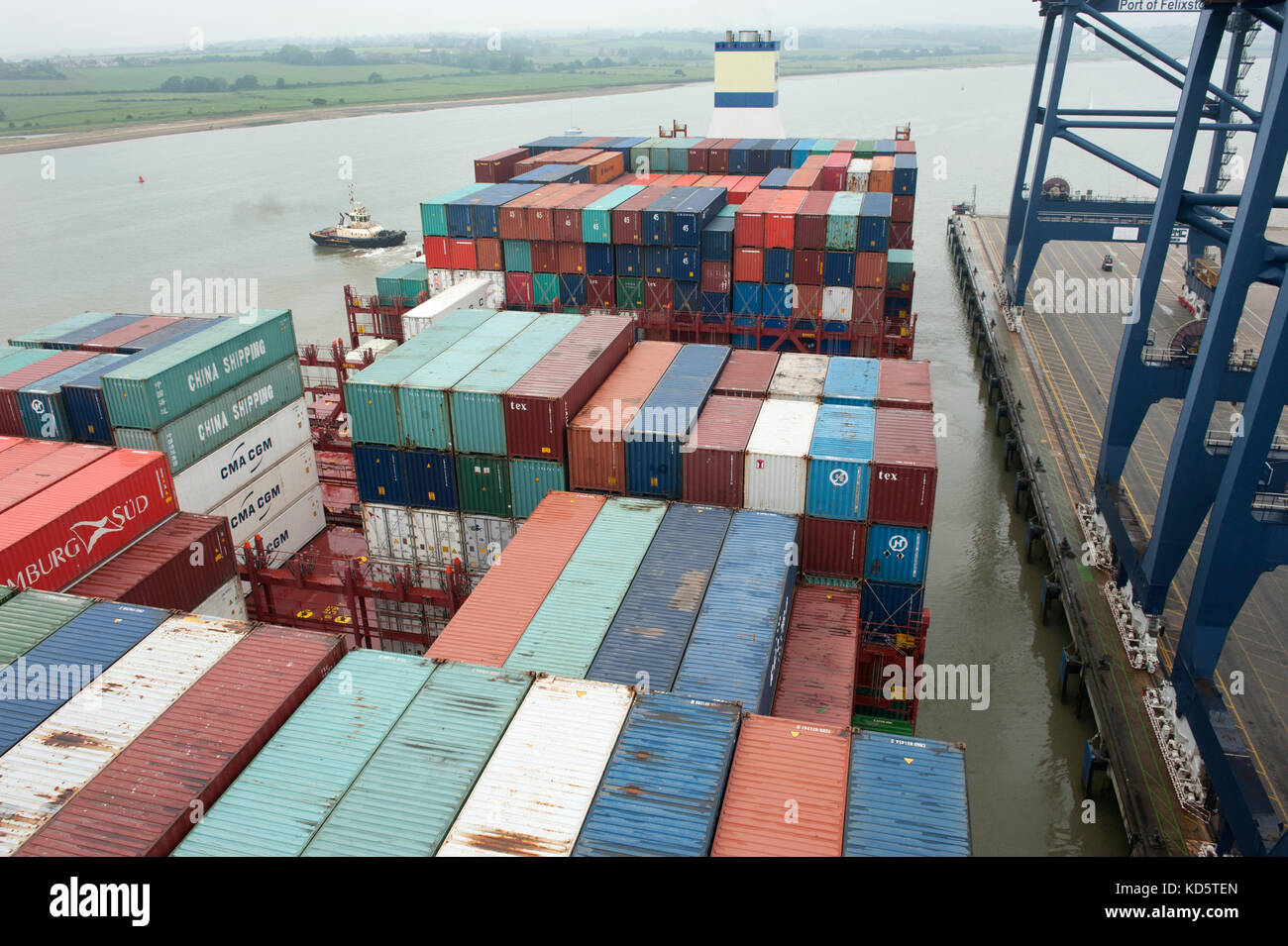 Container Container im Hafen und an Bord von Schiffen Stockfotografie ...