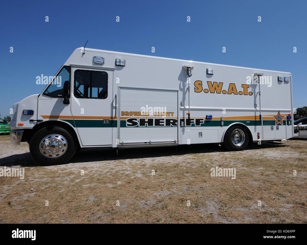 Swat fahrzeug -Fotos und -Bildmaterial in hoher Auflösung – Alamy