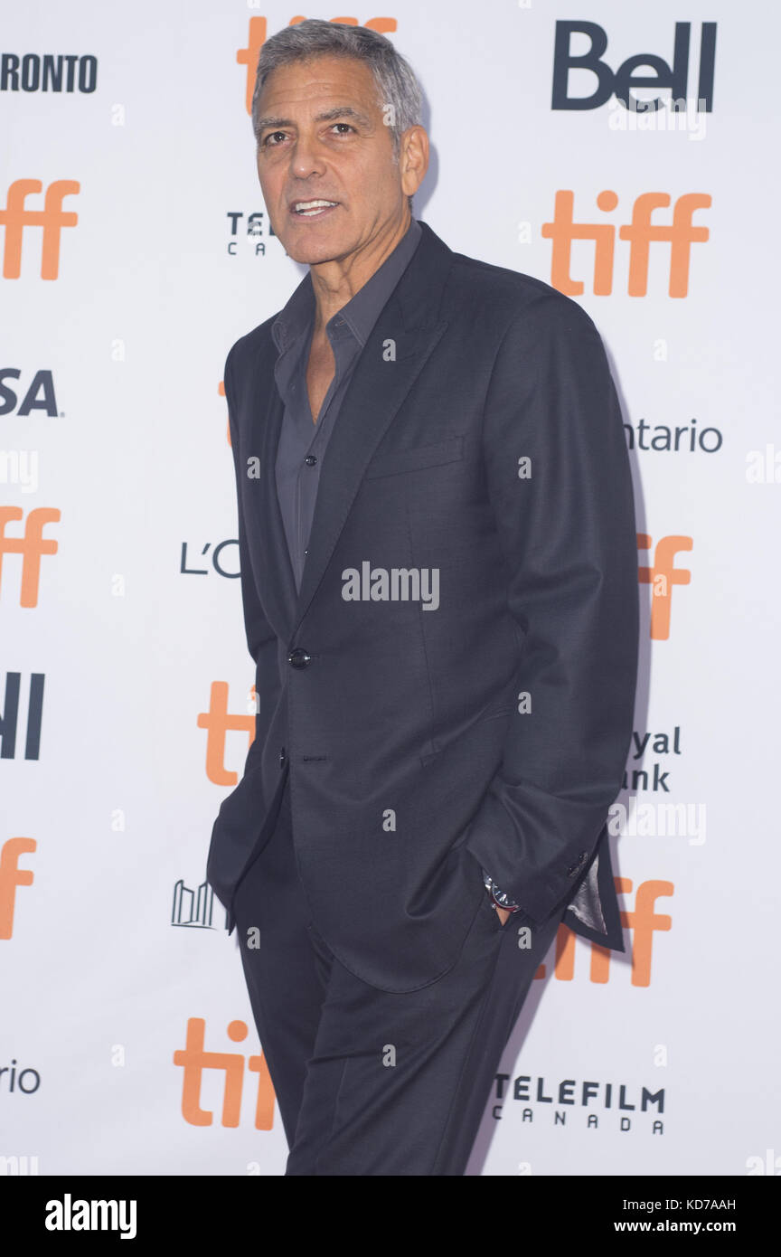 Regisseure und Schauspieler nehmen an einer Premiere für „Suburbicon ...