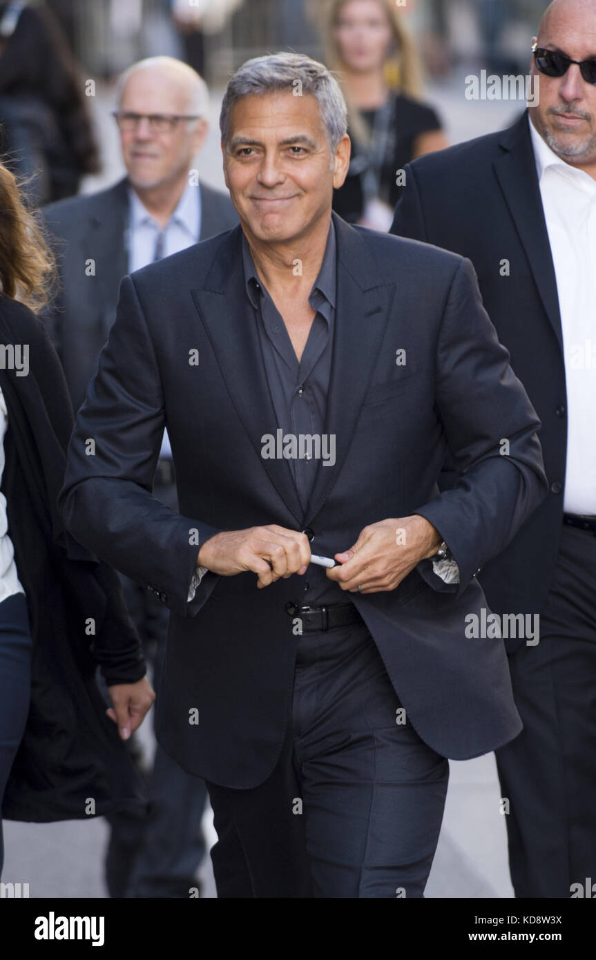 Regisseure und Schauspieler nehmen an einer Premiere für „Suburbicon ...