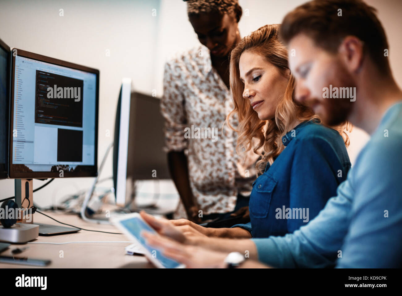 Software programmer -Fotos und -Bildmaterial in hoher Auflösung – Alamy