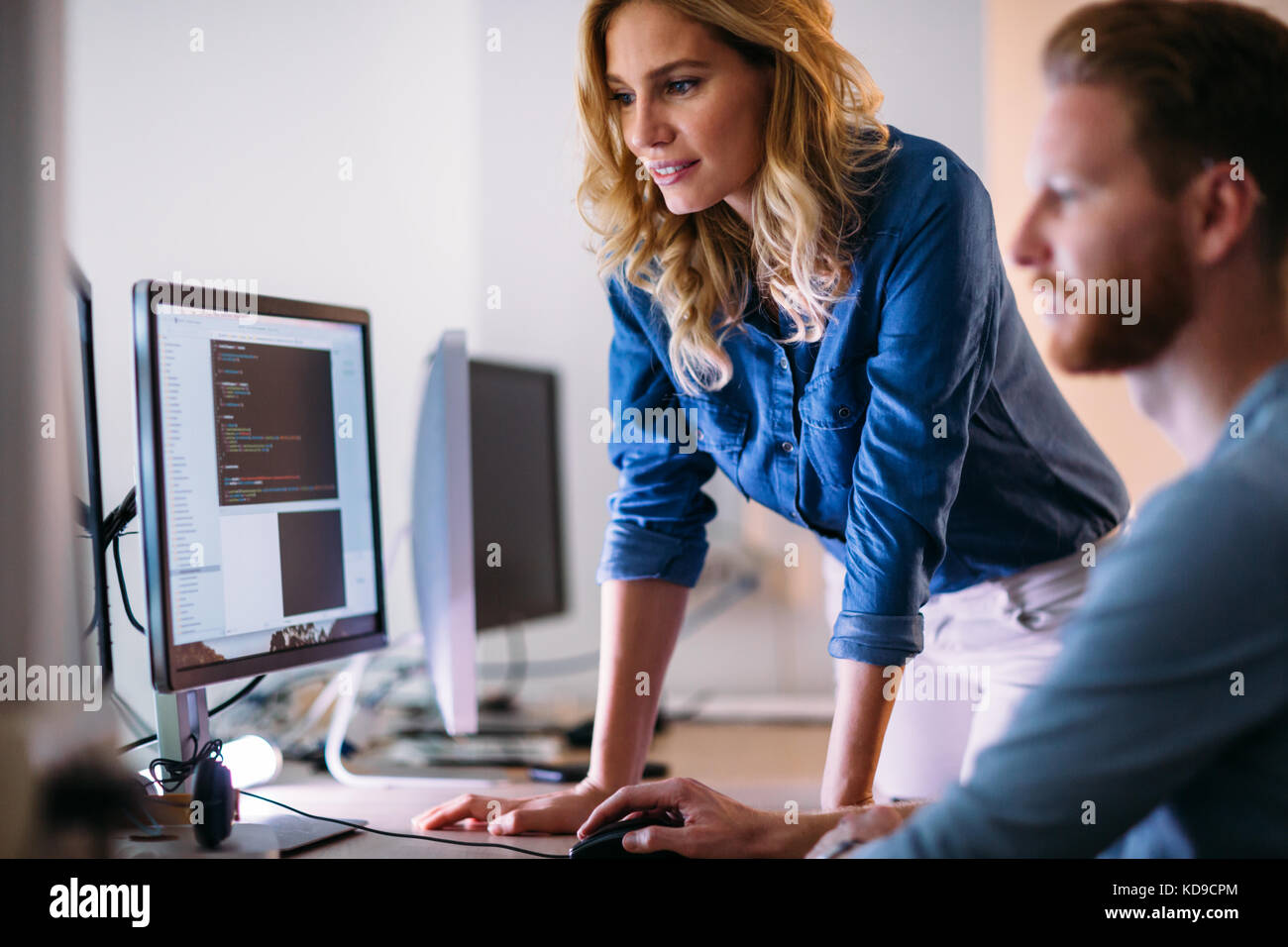 Software programmer -Fotos und -Bildmaterial in hoher Auflösung – Alamy
