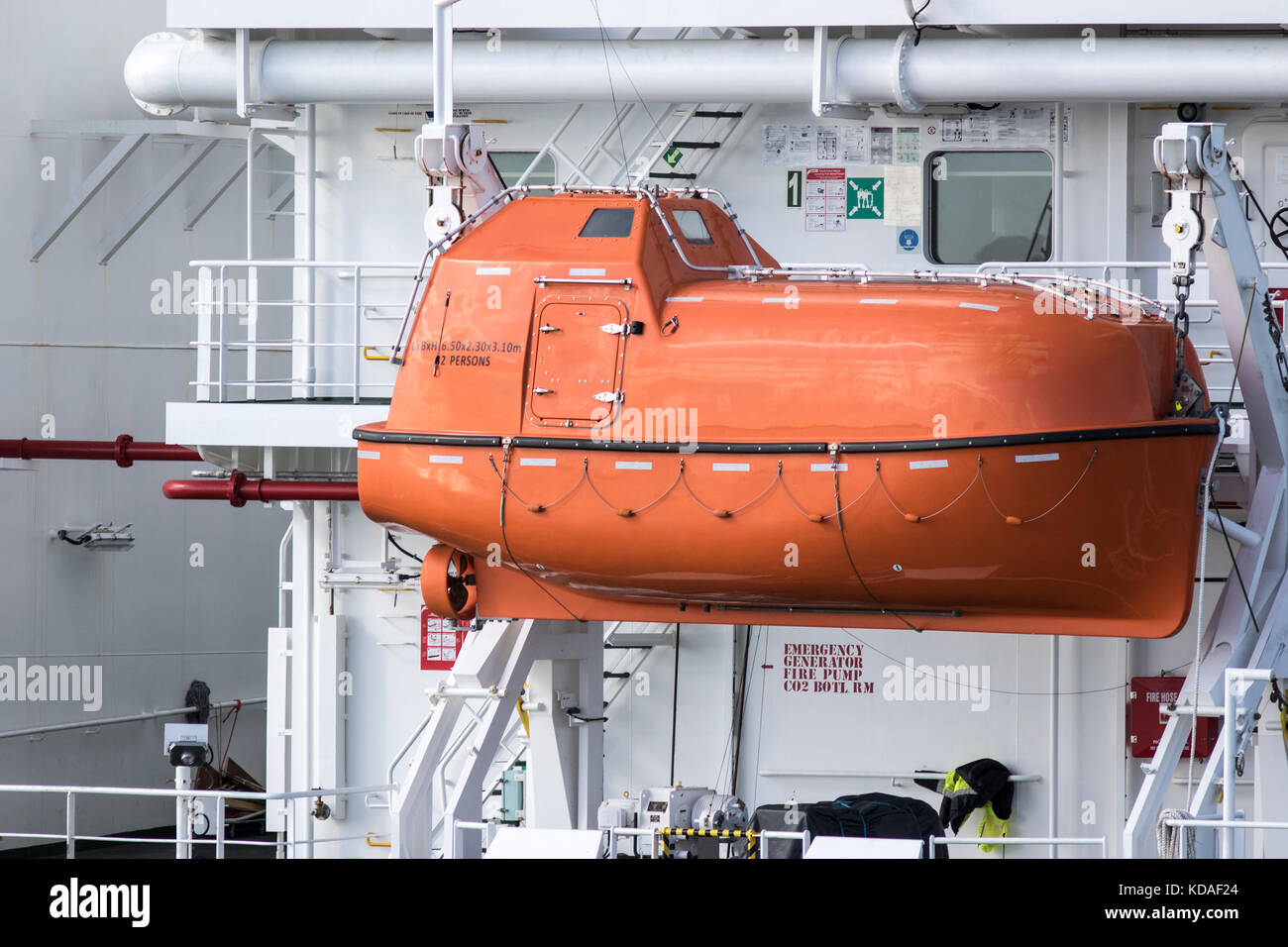 Rettungsboot davit -Fotos und -Bildmaterial in hoher Auflösung – Alamy