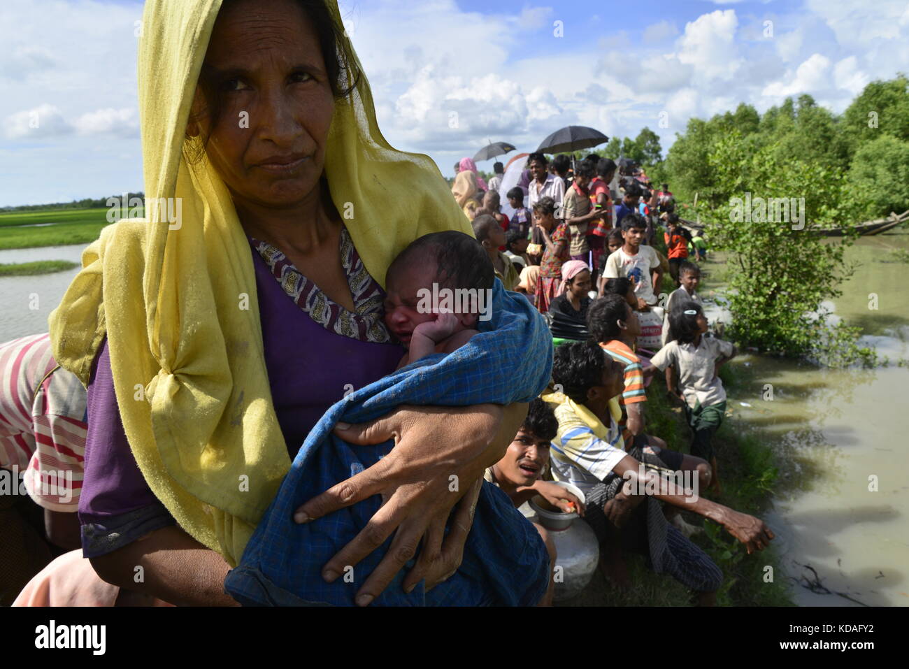 Hunderte von rohingya in Bangladesch Grenze überqueren, als sie von ...