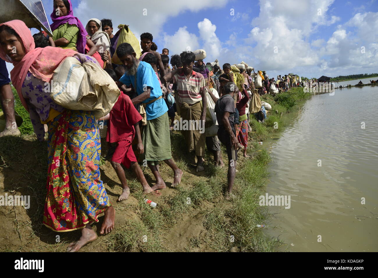Hunderte von rohingya in Bangladesch Grenze überqueren, als sie von ...