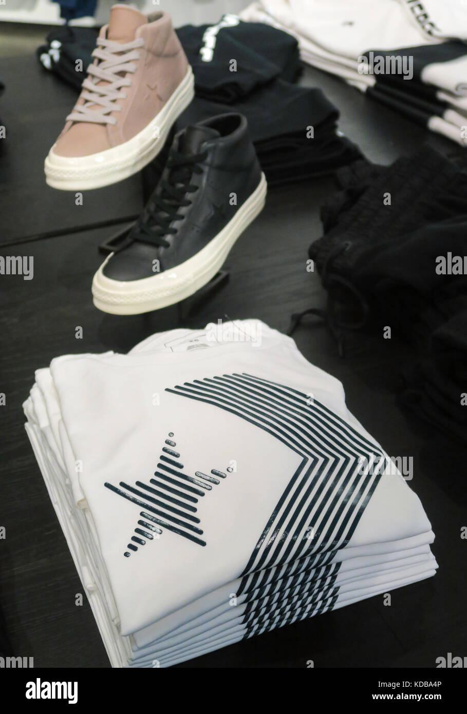 Converse all star logo -Fotos und -Bildmaterial in hoher Auflösung – Alamy