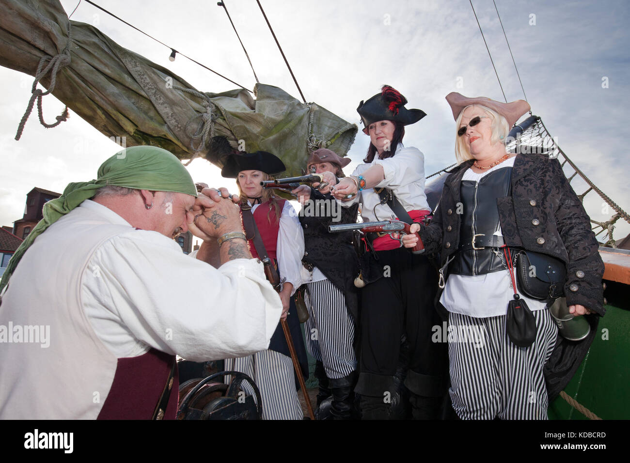 Female pirates -Fotos und -Bildmaterial in hoher Auflösung – Alamy