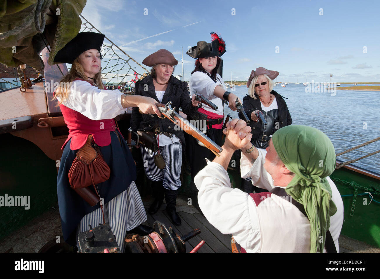 Female pirates -Fotos und -Bildmaterial in hoher Auflösung – Alamy